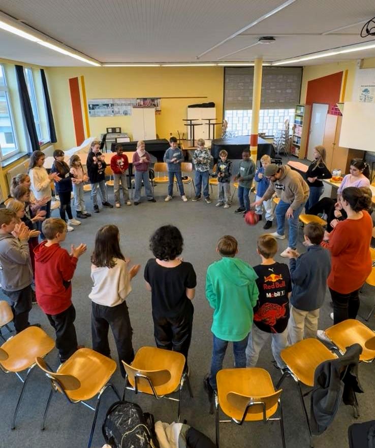 Wenn die Schule zum Musikstudio wird: Workshop mit Rapper 1A ...